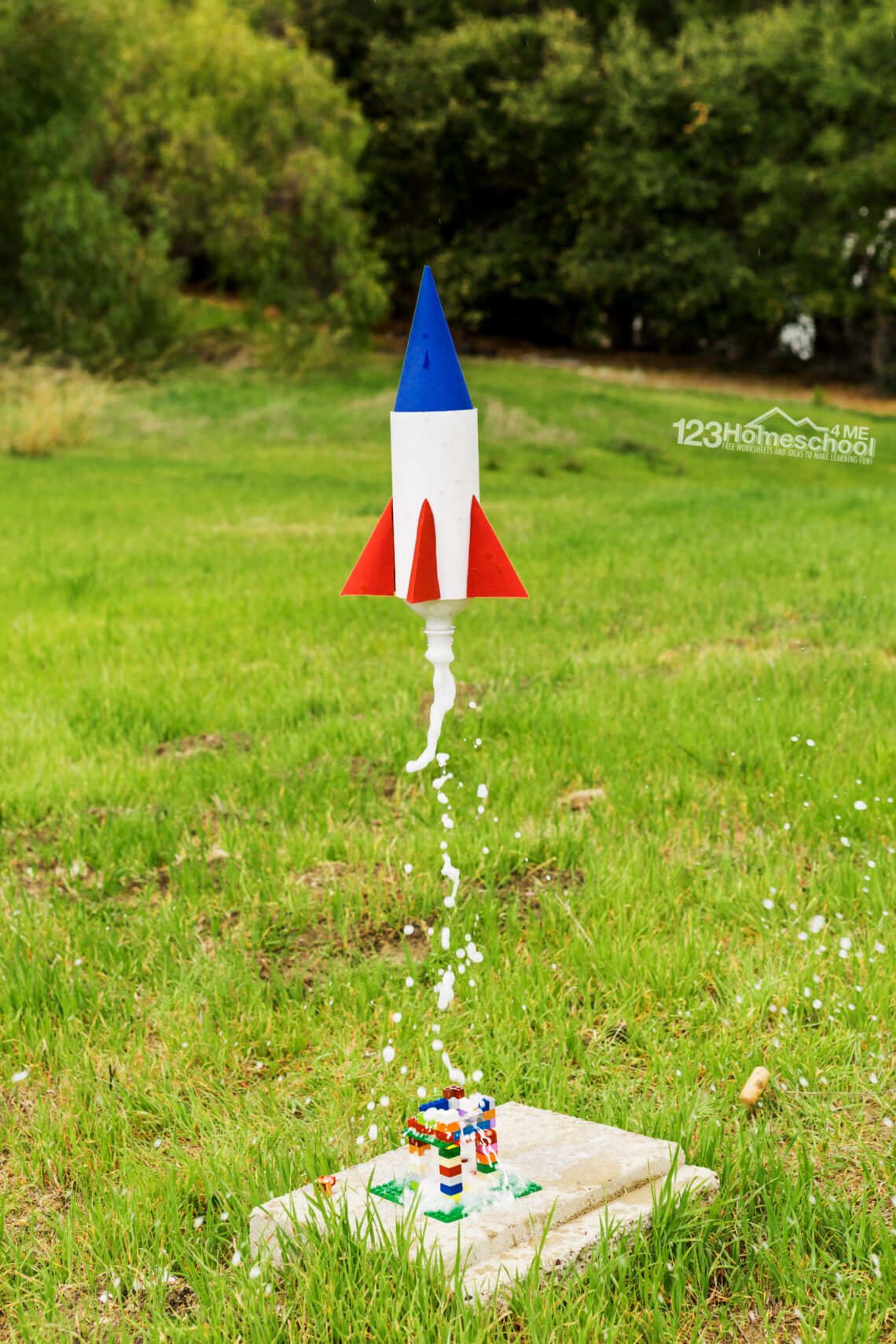 🚀 Vinegar and Baking Soda Rocket Science Experiment for Kids