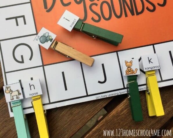 FREE FREE Printable Alphabet Letter Match - Beginning Sounds Activity
