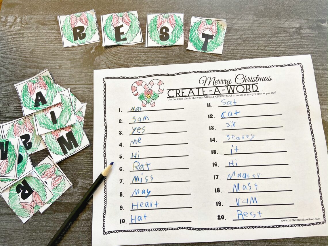 🎄 FREE Create a Word Christmas Spelling Activity