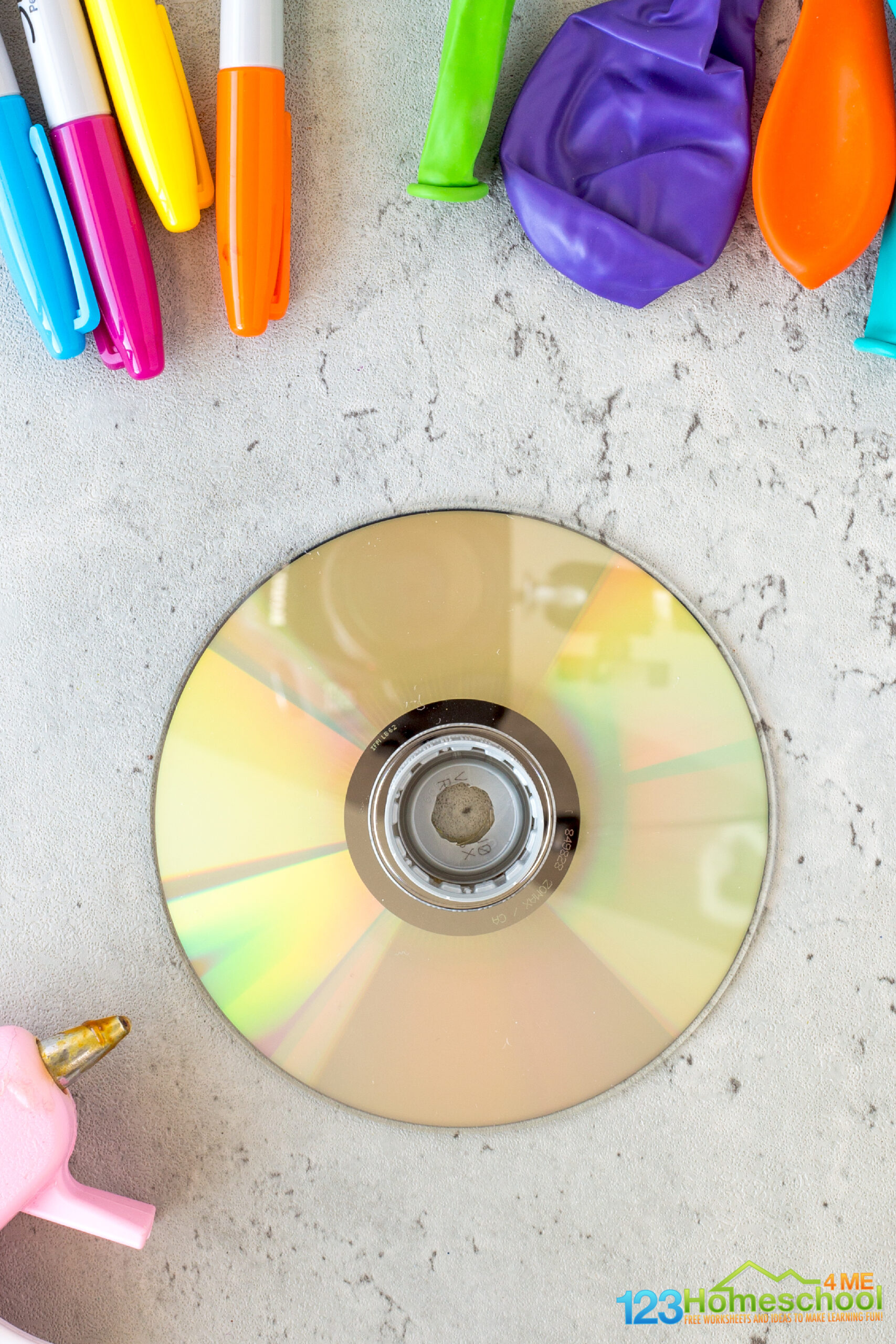 Super EASY-to-Make Balloon Hovercraft