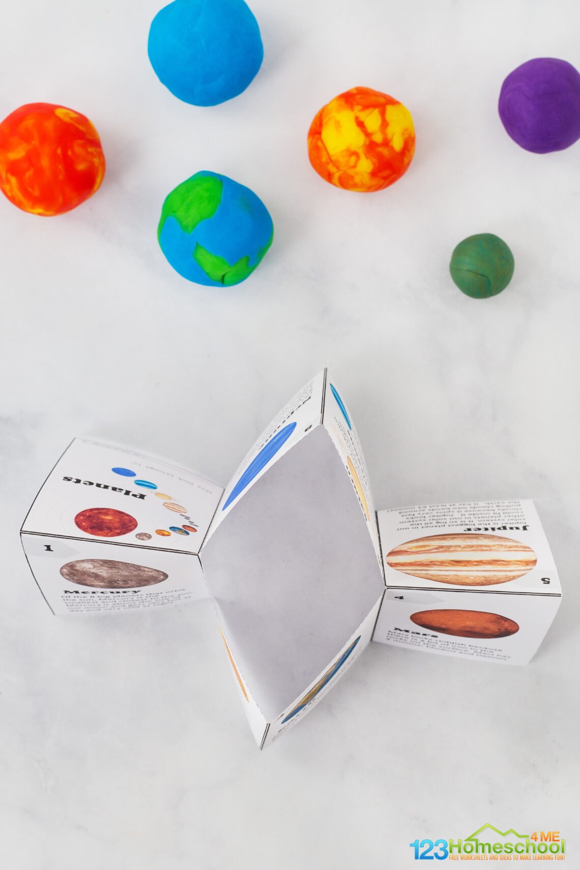 🪐 FREE Solar System Planets for Kids Printable Mini Book