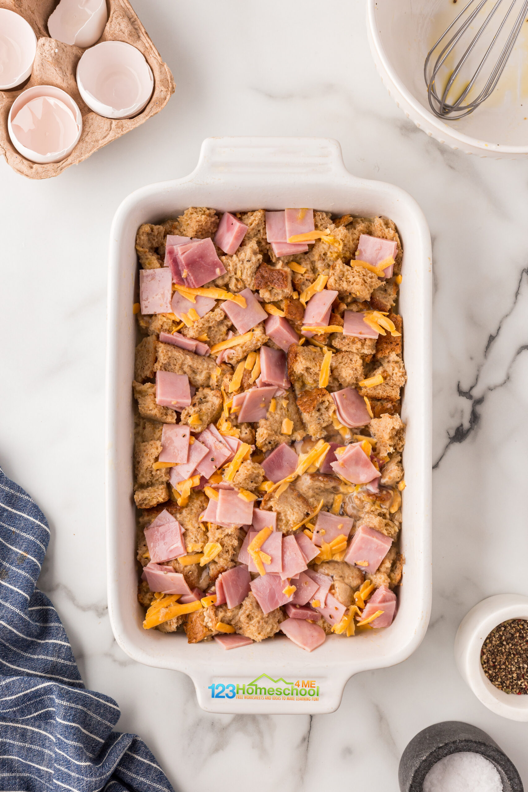🍴 Easy Strata Breakfast Egg Casserole Recipe